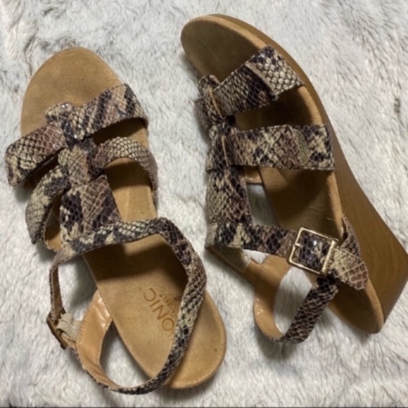 Vionic | Shoes | Vionic By Orthaheel Glenda Natural Snake Wedge Sandals ...